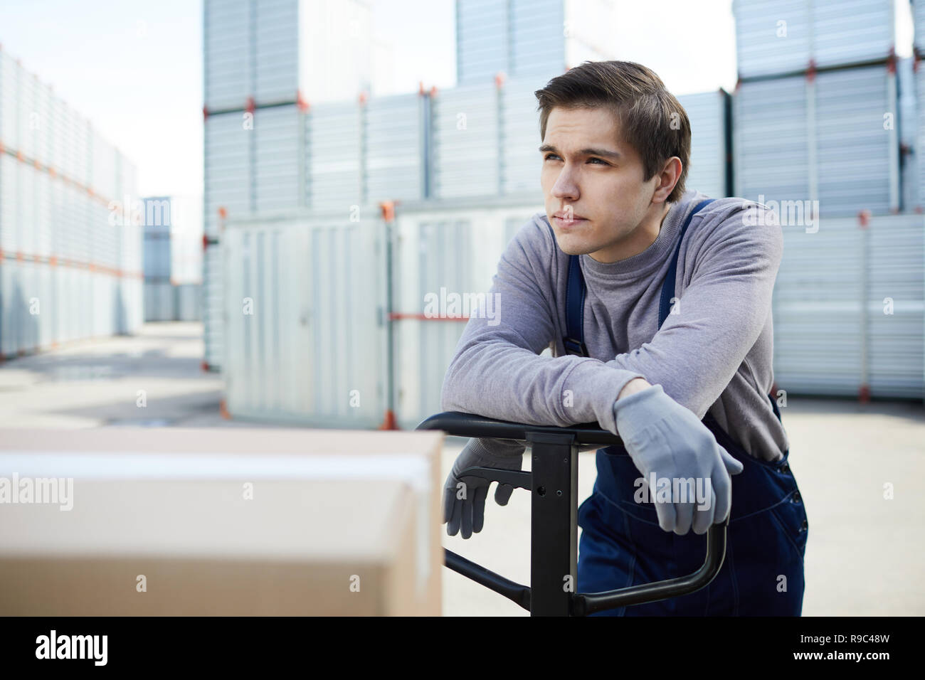 Minute work hi-res stock photography and images - Alamy