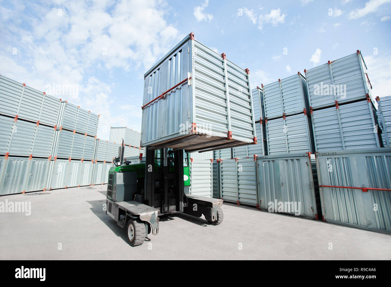 Container service hi-res stock photography and images - Alamy