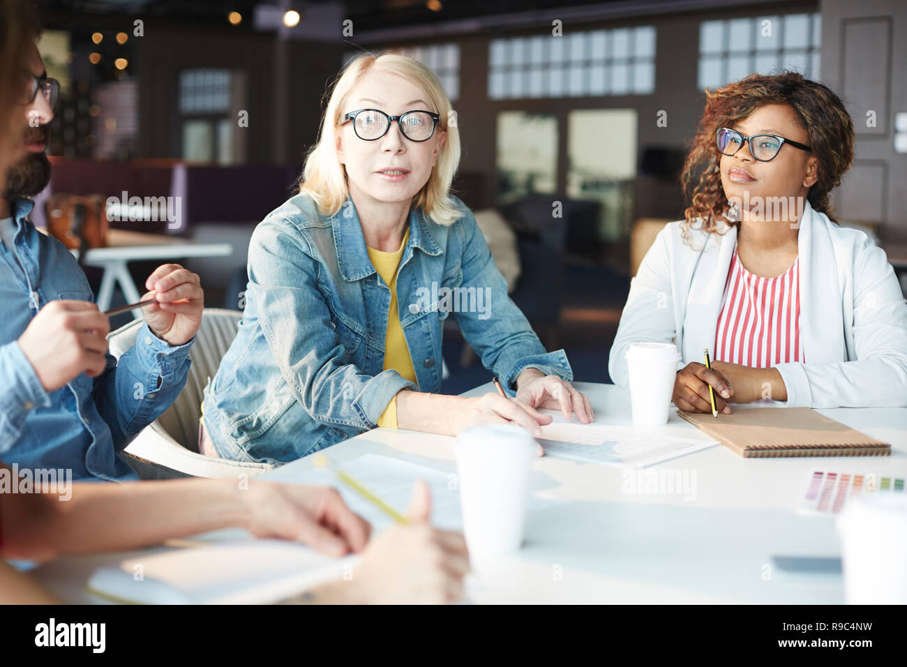 Active discussion hi-res stock photography and images - Alamy