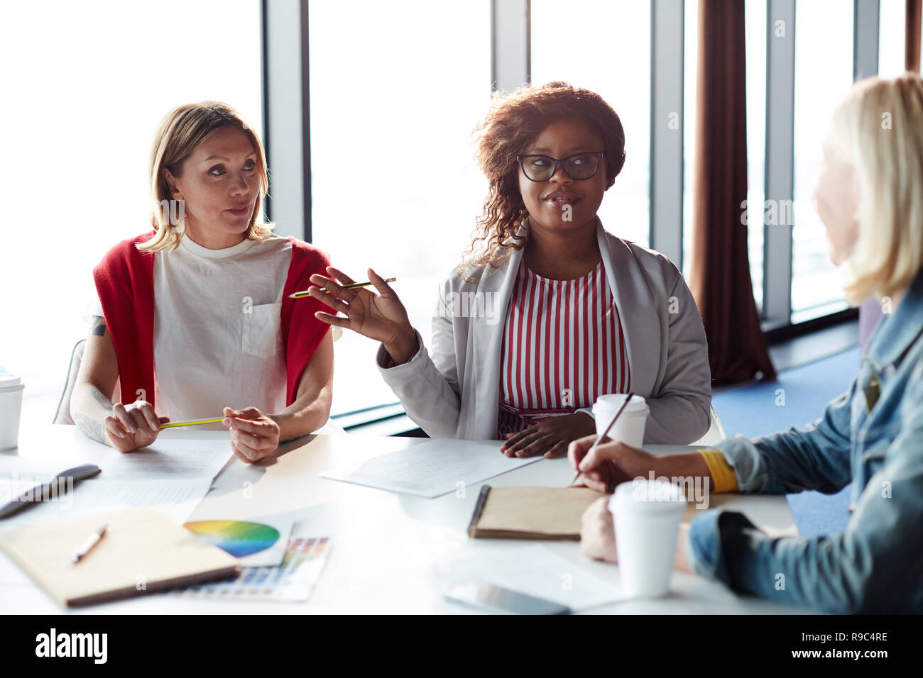 African designer explaining her idea Stock Photo - Alamy