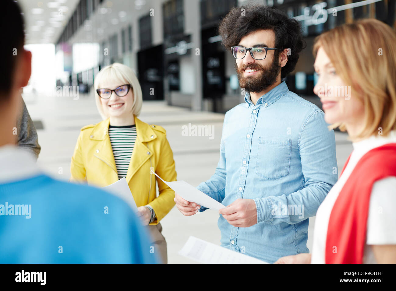 Positive people hi-res stock photography and images - Alamy
