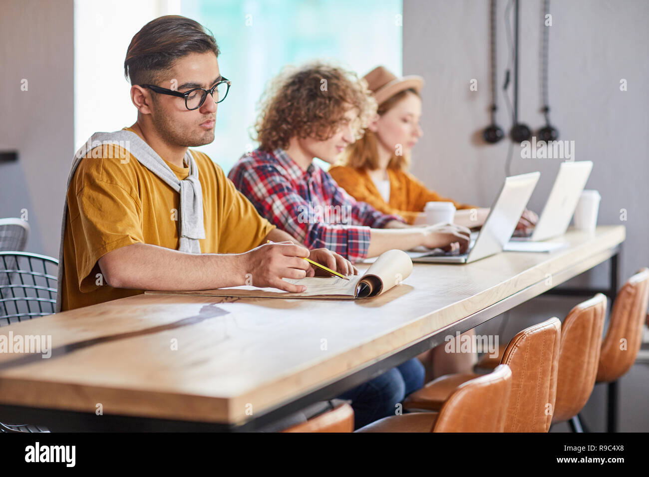 Individual business person hi-res stock photography and images - Alamy