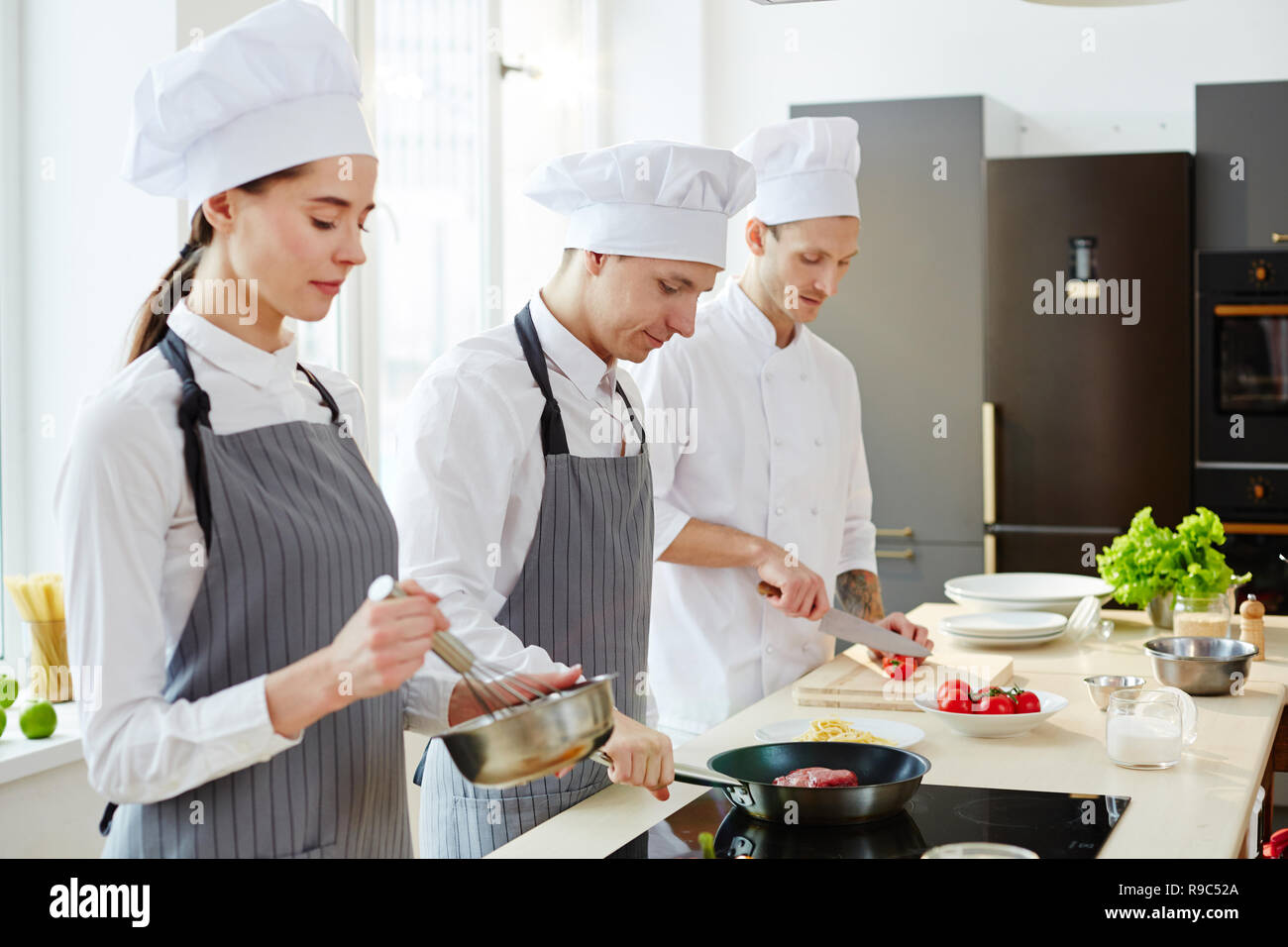 Team cooking hi-res stock photography and images - Alamy