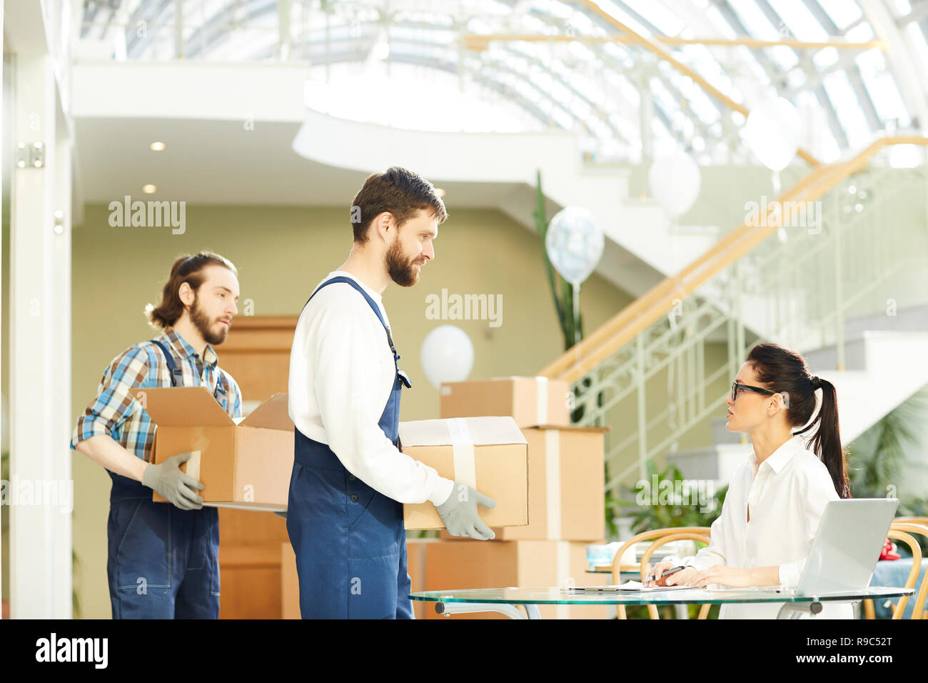 Quality control manager hi-res stock photography and images - Alamy