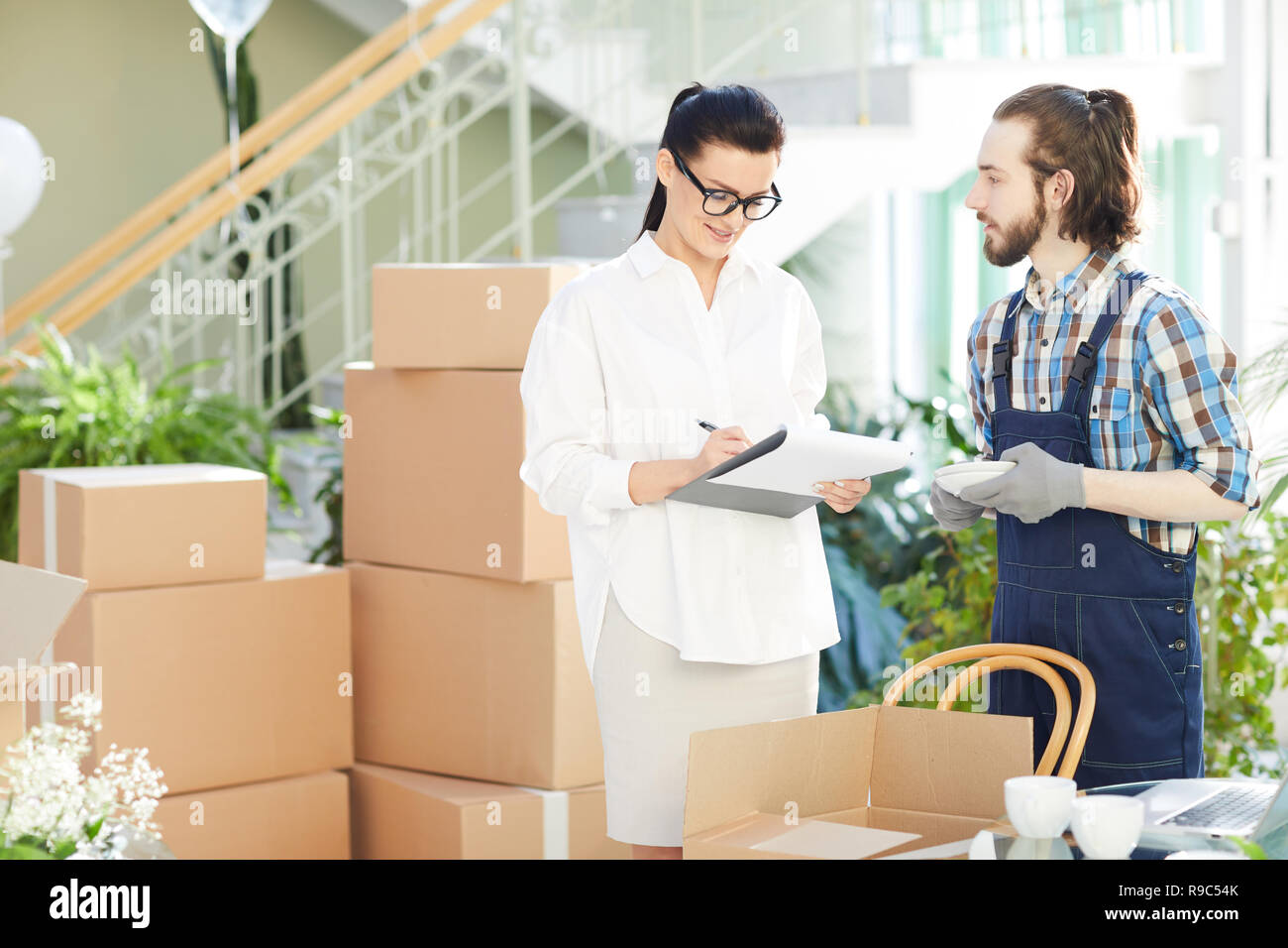 Checklist talking hi-res stock photography and images - Alamy