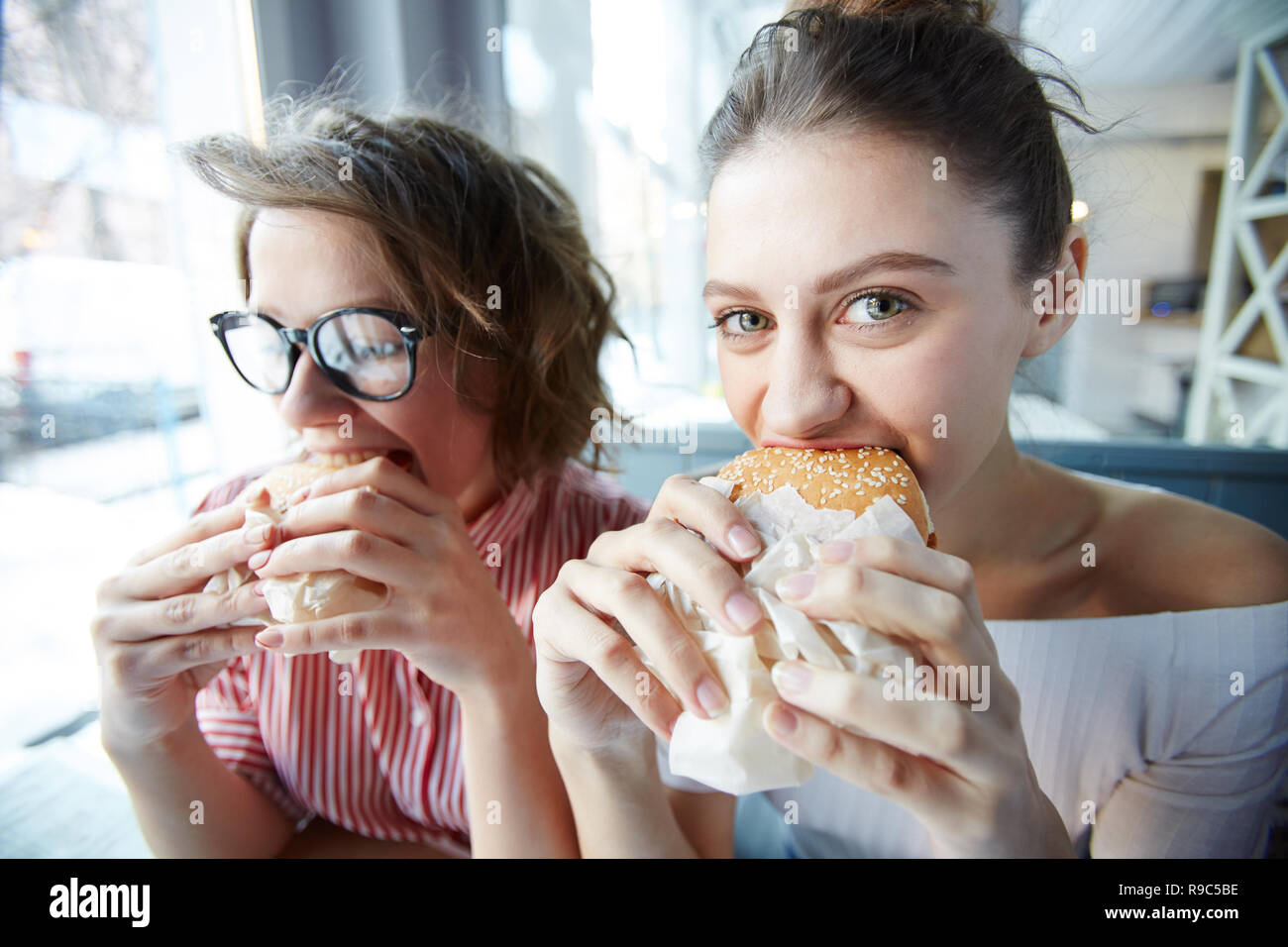 College student and cafeteria hi-res stock photography and images - Alamy