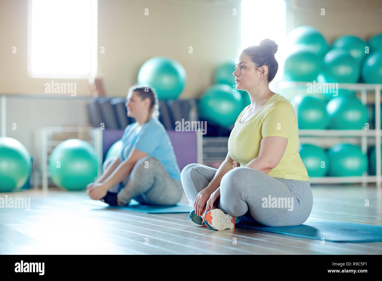 Plus size women exercising hi-res stock photography and images - Alamy