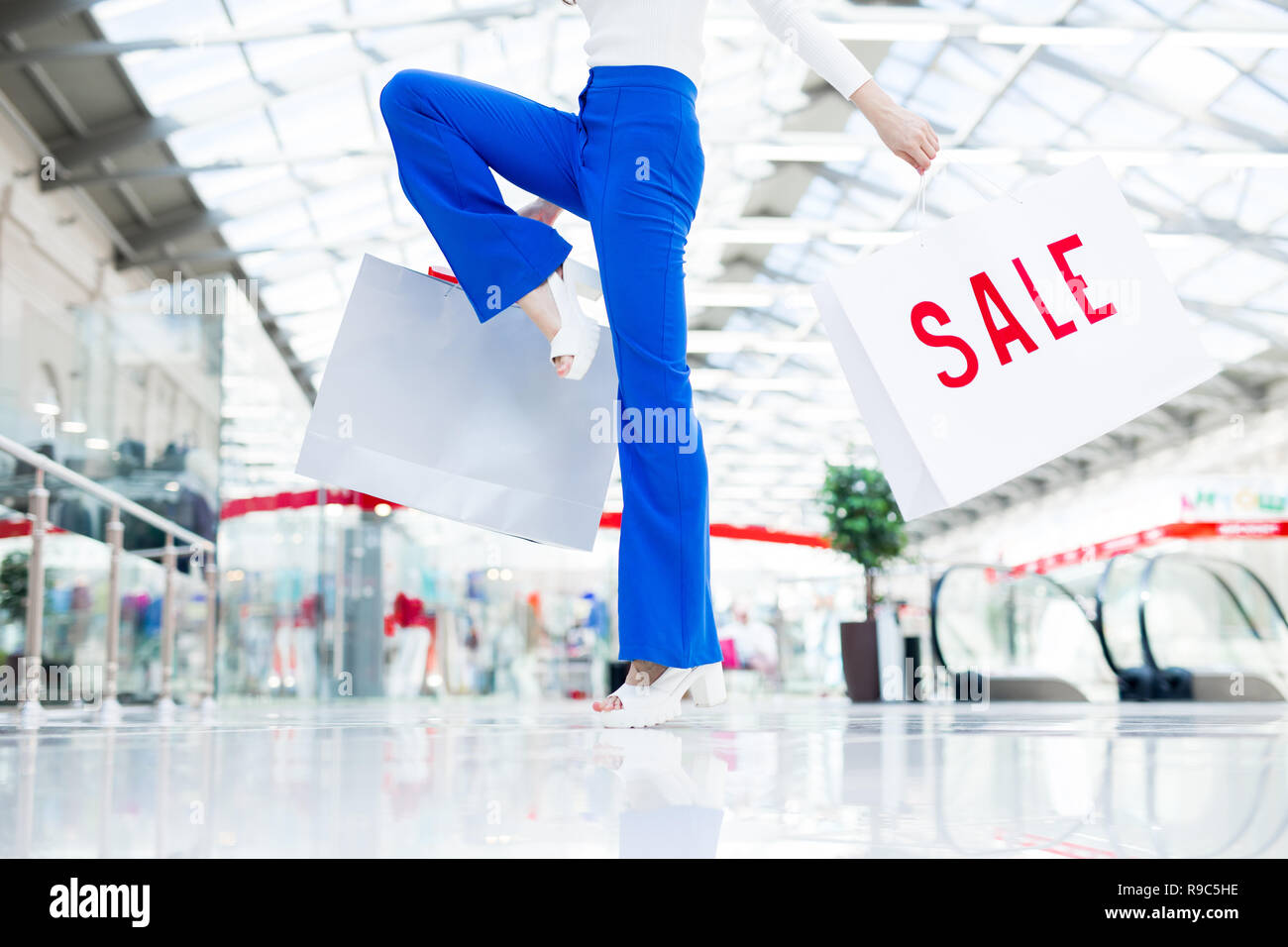 Retail shops to close hi-res stock photography and images - Alamy