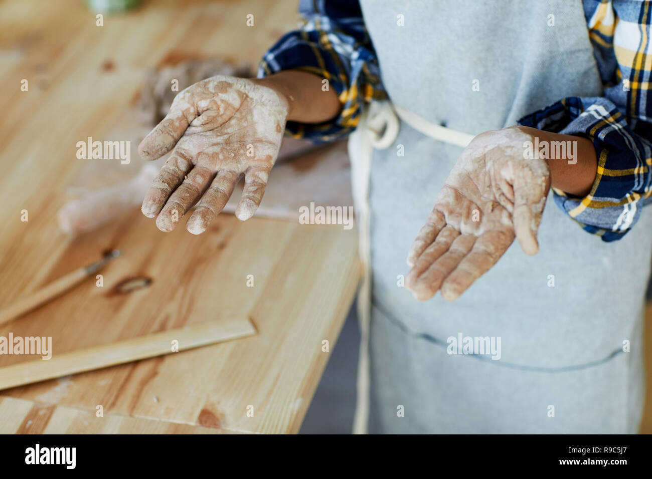 Person hands in work hi-res stock photography and images - Alamy