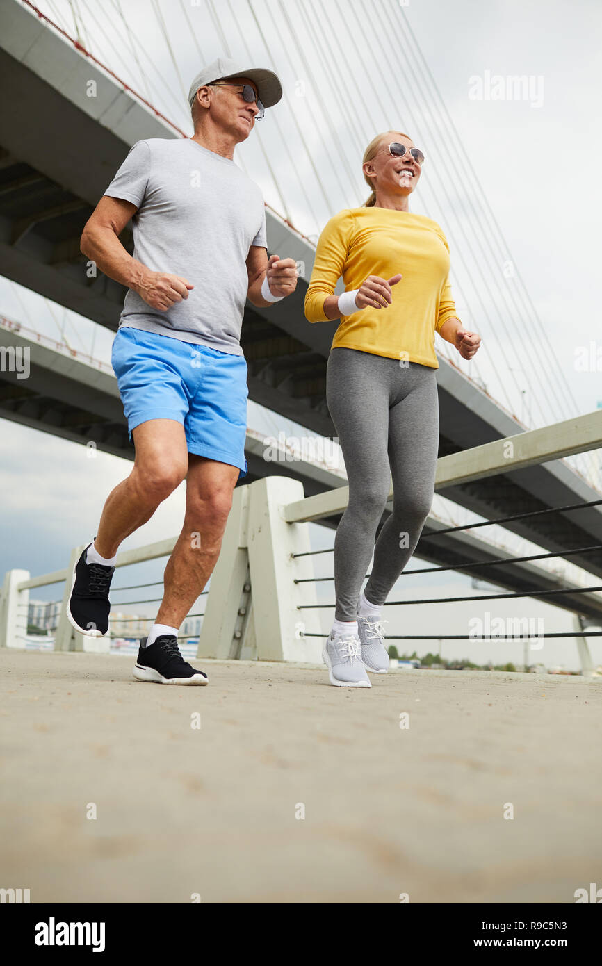 Sporty seniors hi-res stock photography and images - Alamy