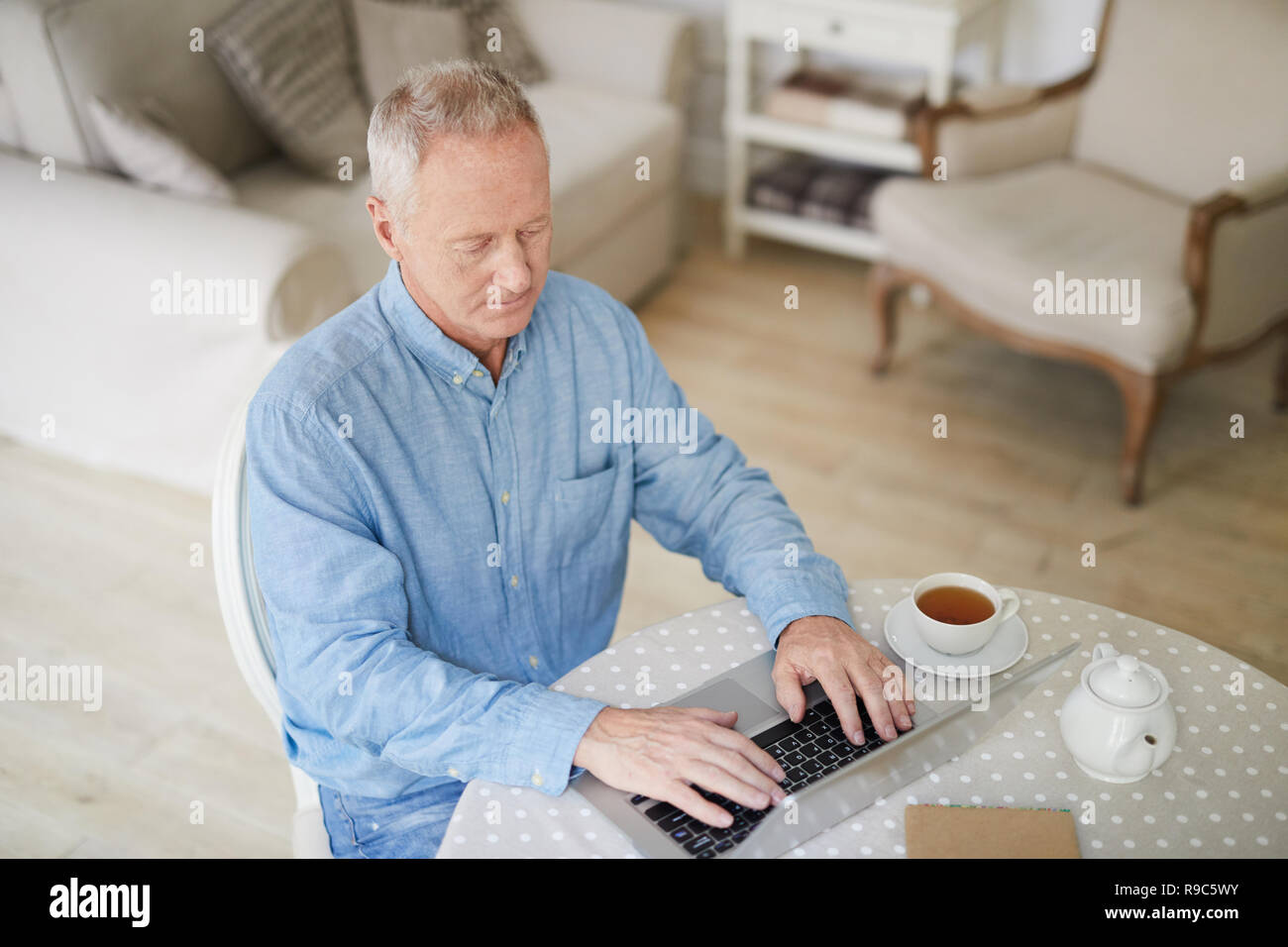 Senior business people networking hi-res stock photography and images ...