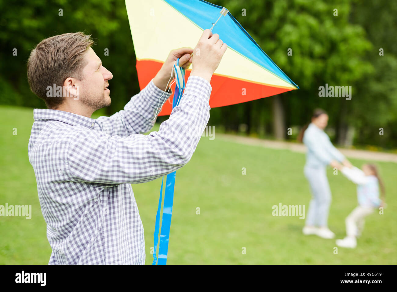 Kite making hi-res stock photography and images - Alamy