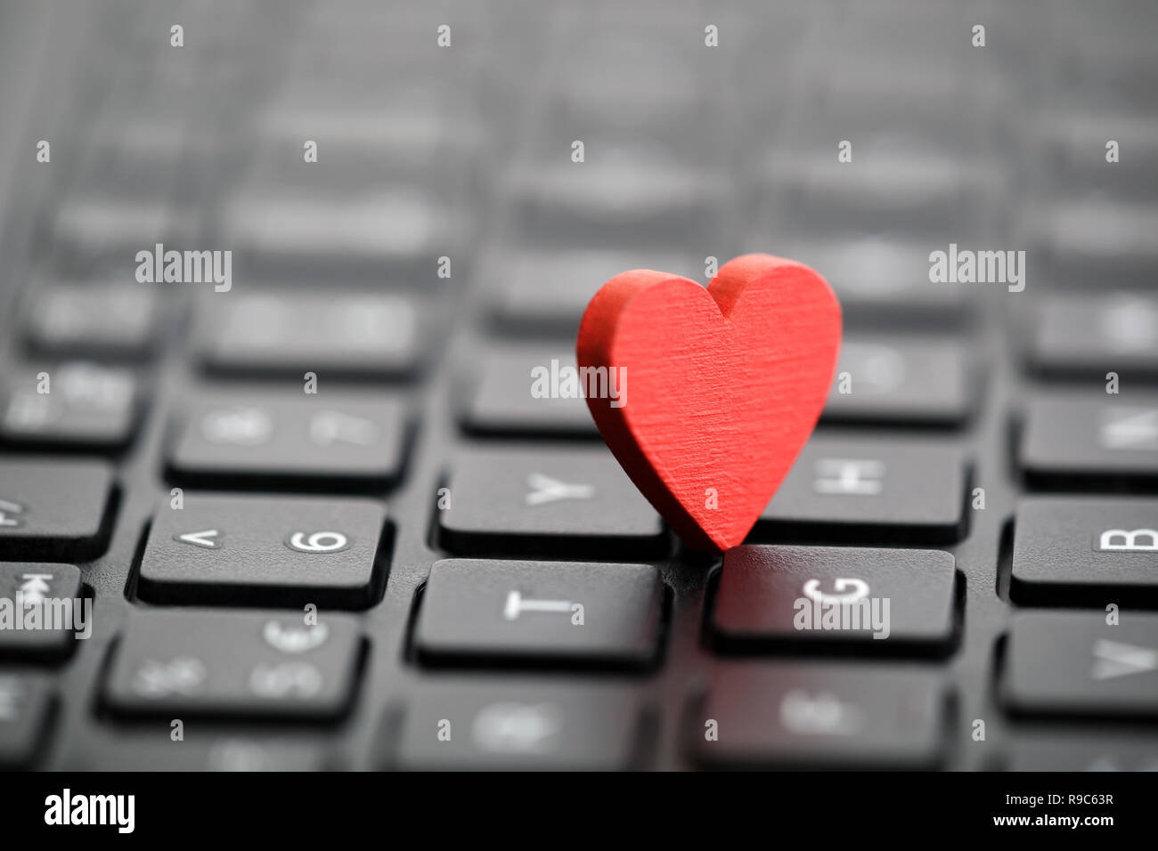 Heart symbol on computer keyboard hi-res stock photography and images ...