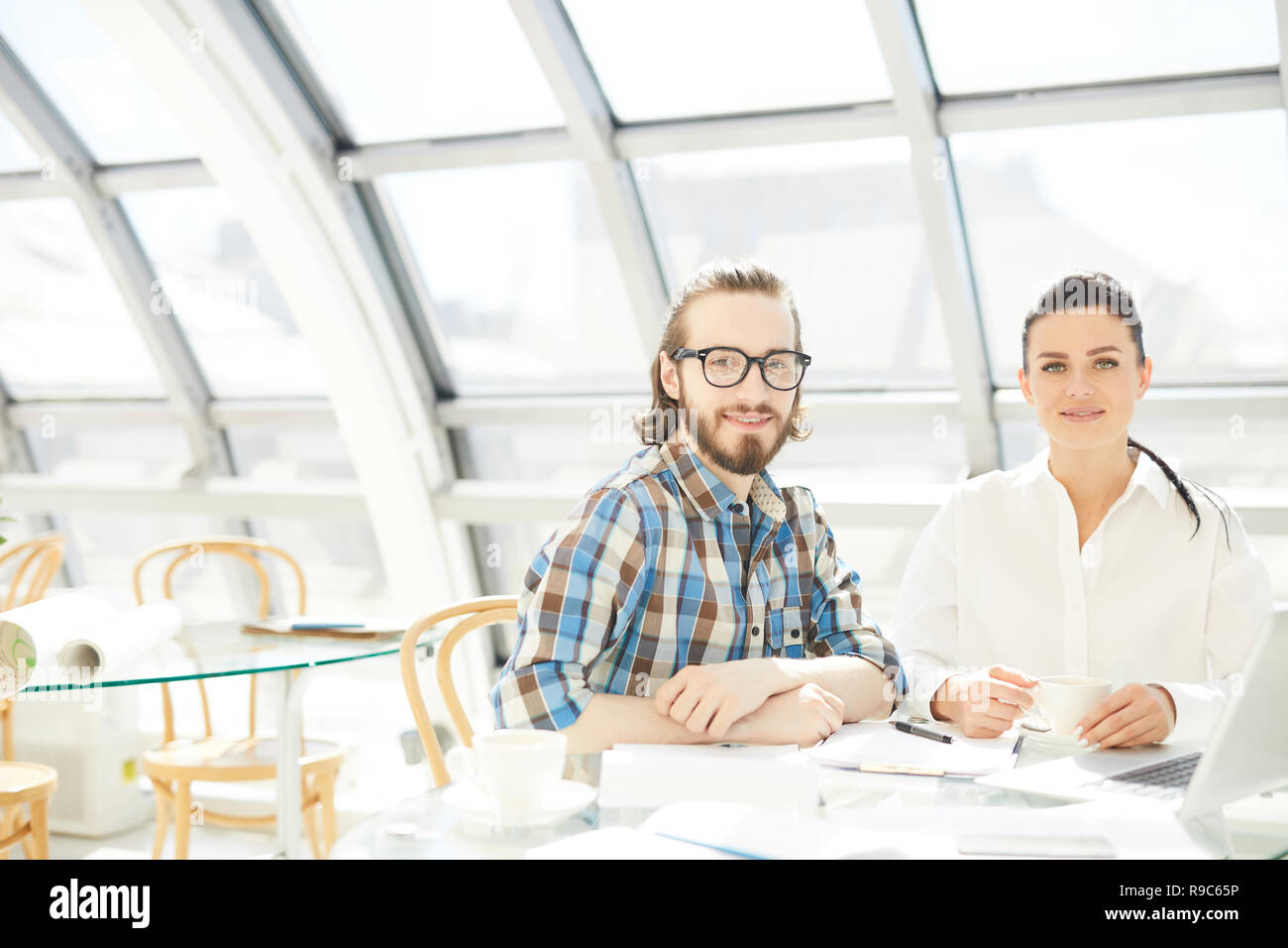 Employee employees working job hi-res stock photography and images - Alamy