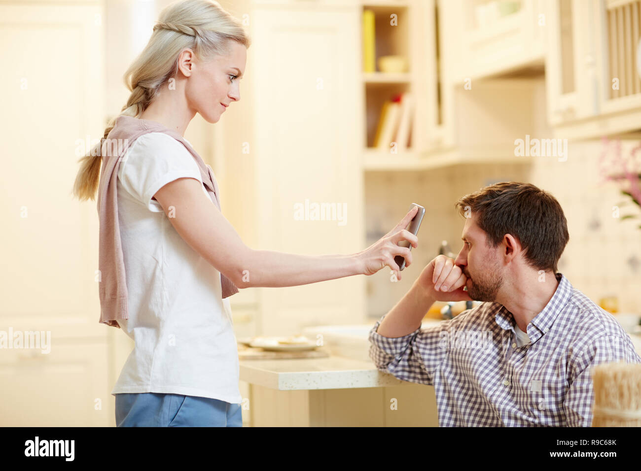 Man showing confusion hi-res stock photography and images - Alamy