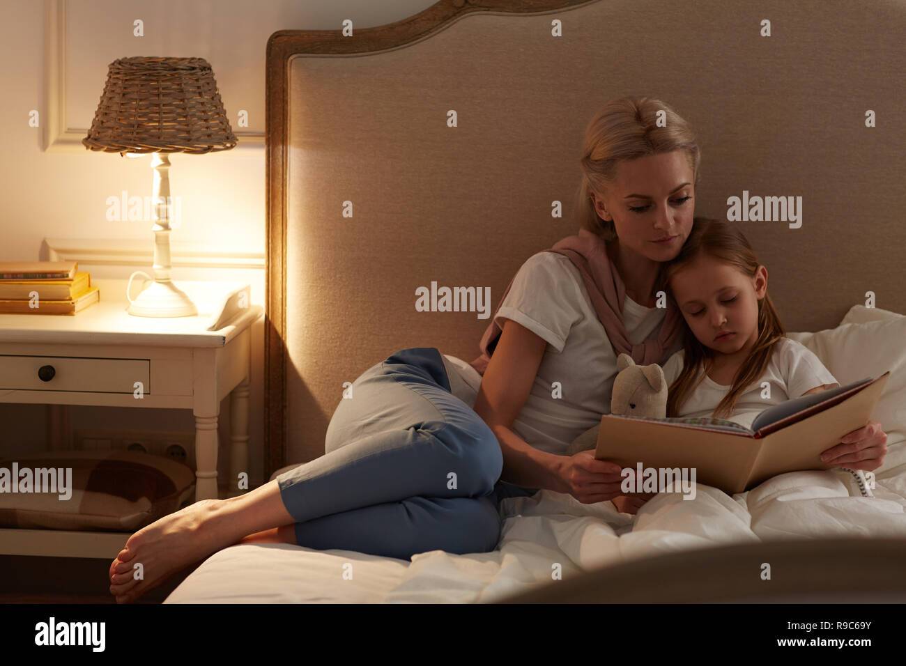 Good night story hi-res stock photography and images - Alamy