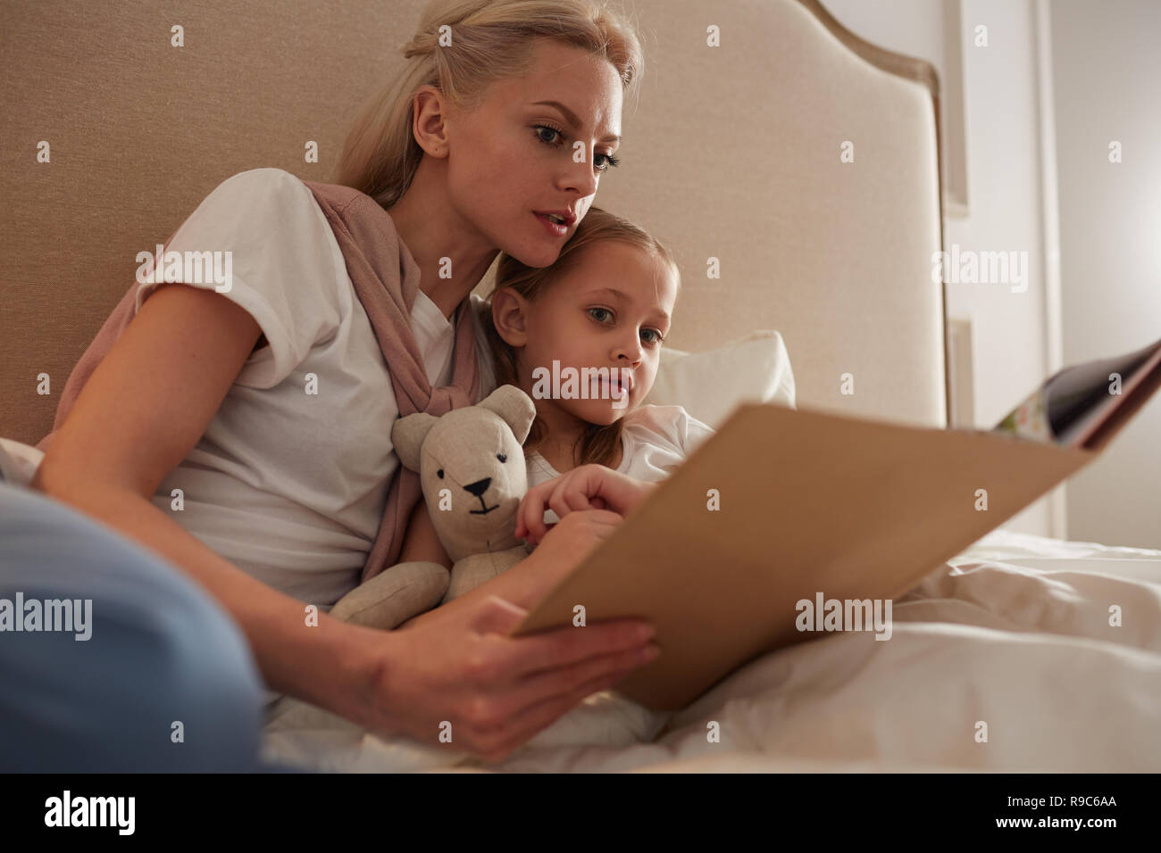 Interesting story hi-res stock photography and images - Alamy