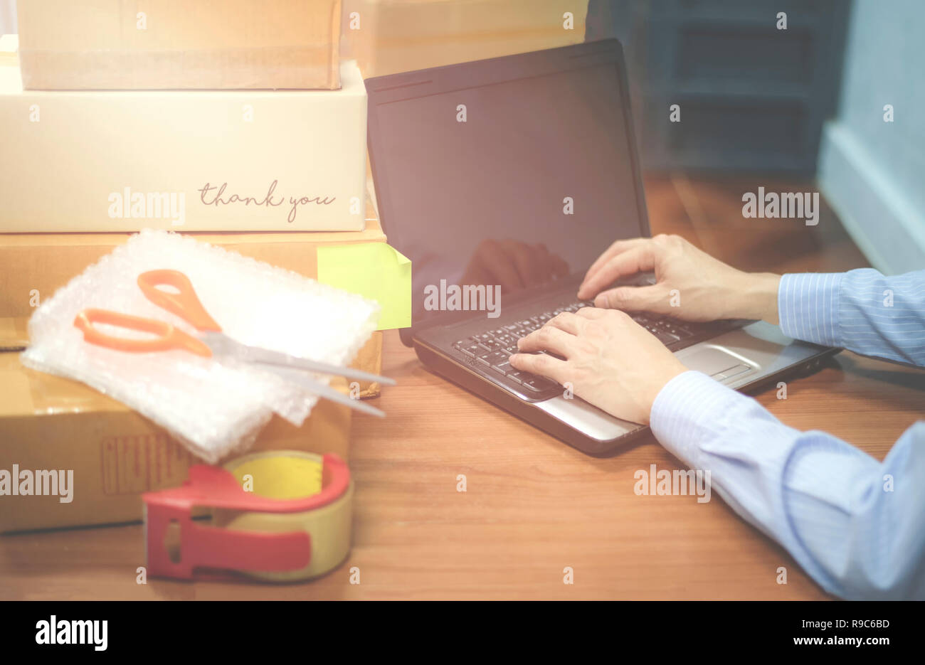 shipping laptop selling things online ecommerce delivery shopping ...