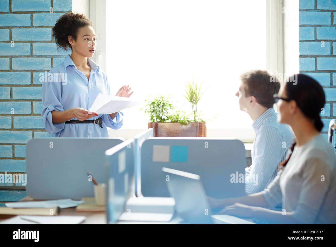 Briefing course hi-res stock photography and images - Alamy