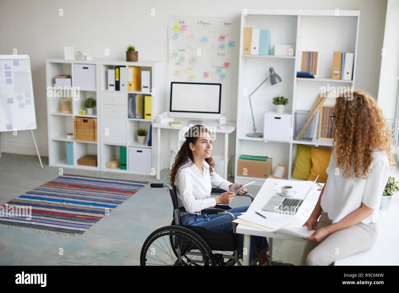 Female employees hi-res stock photography and images - Alamy