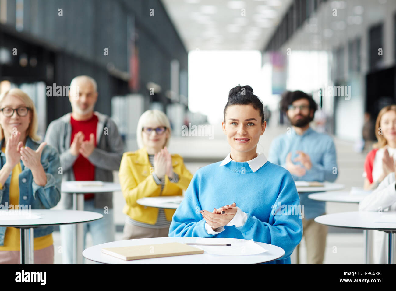 Applauding man hi-res stock photography and images - Alamy
