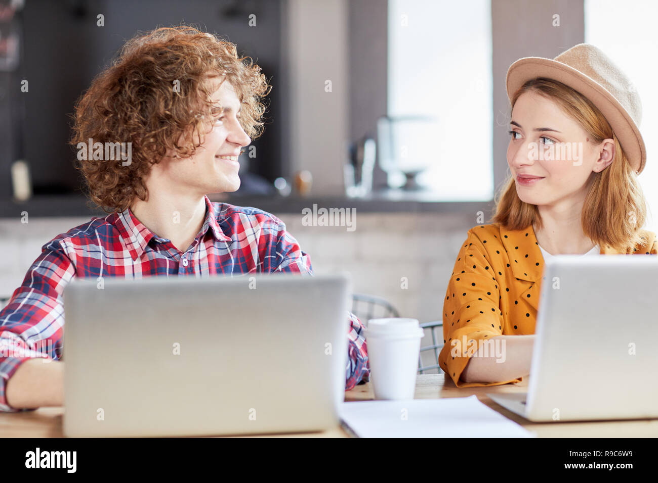 Entrepreneur networking hi-res stock photography and images - Alamy