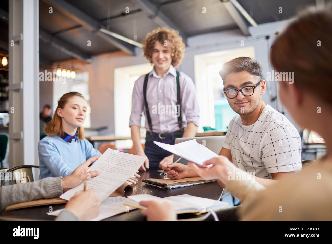 Managers paperwork hi-res stock photography and images - Alamy