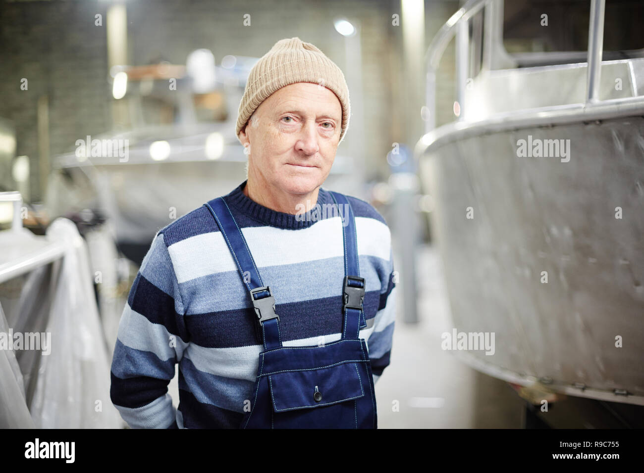 Senior engineer hi-res stock photography and images - Alamy