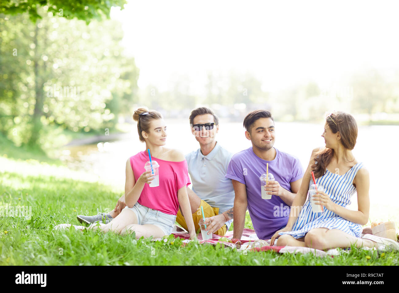 Teens outdoor hi-res stock photography and images - Alamy