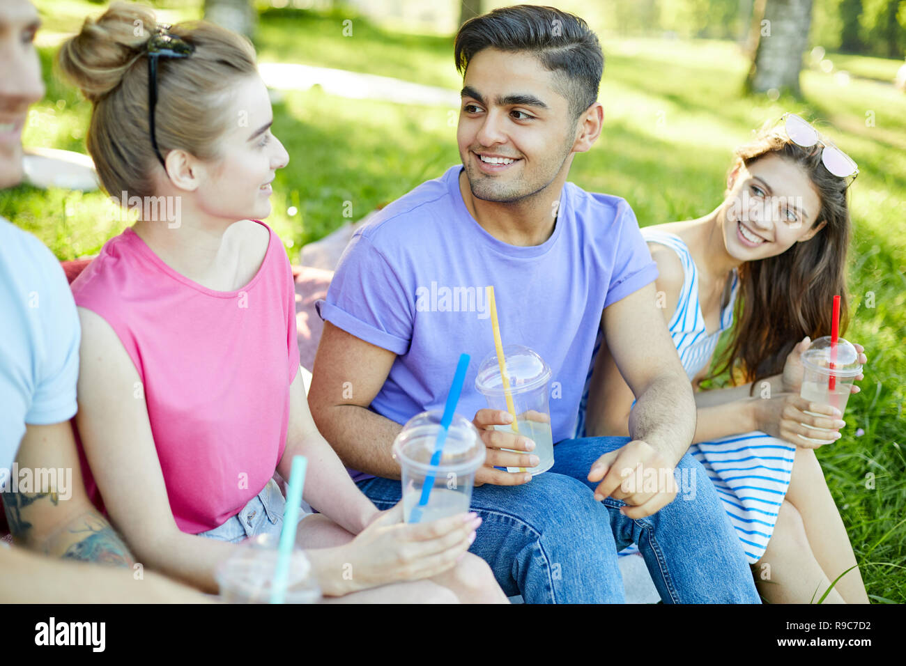 Outdoor gathering hi-res stock photography and images - Alamy