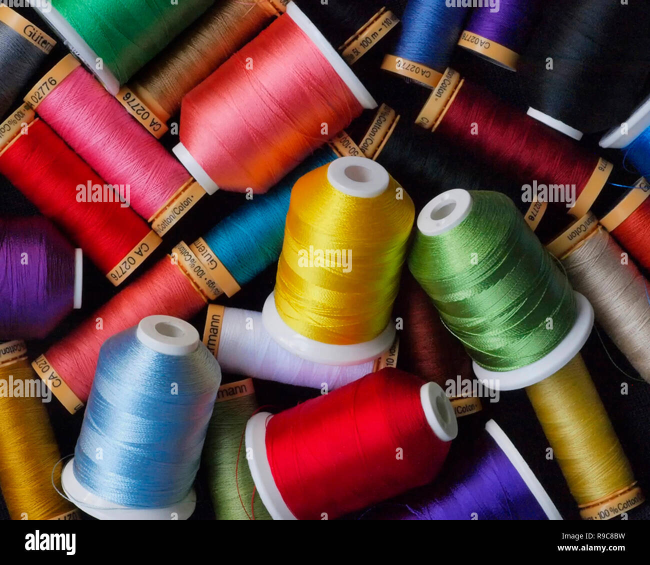 Spools of sewing thread Stock Photo - Alamy