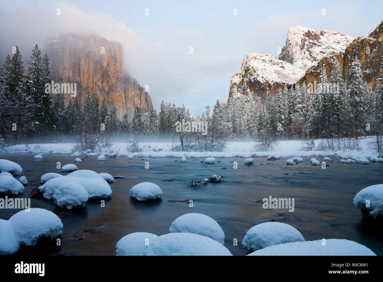 Yosemite valley california water hi-res stock photography and images ...