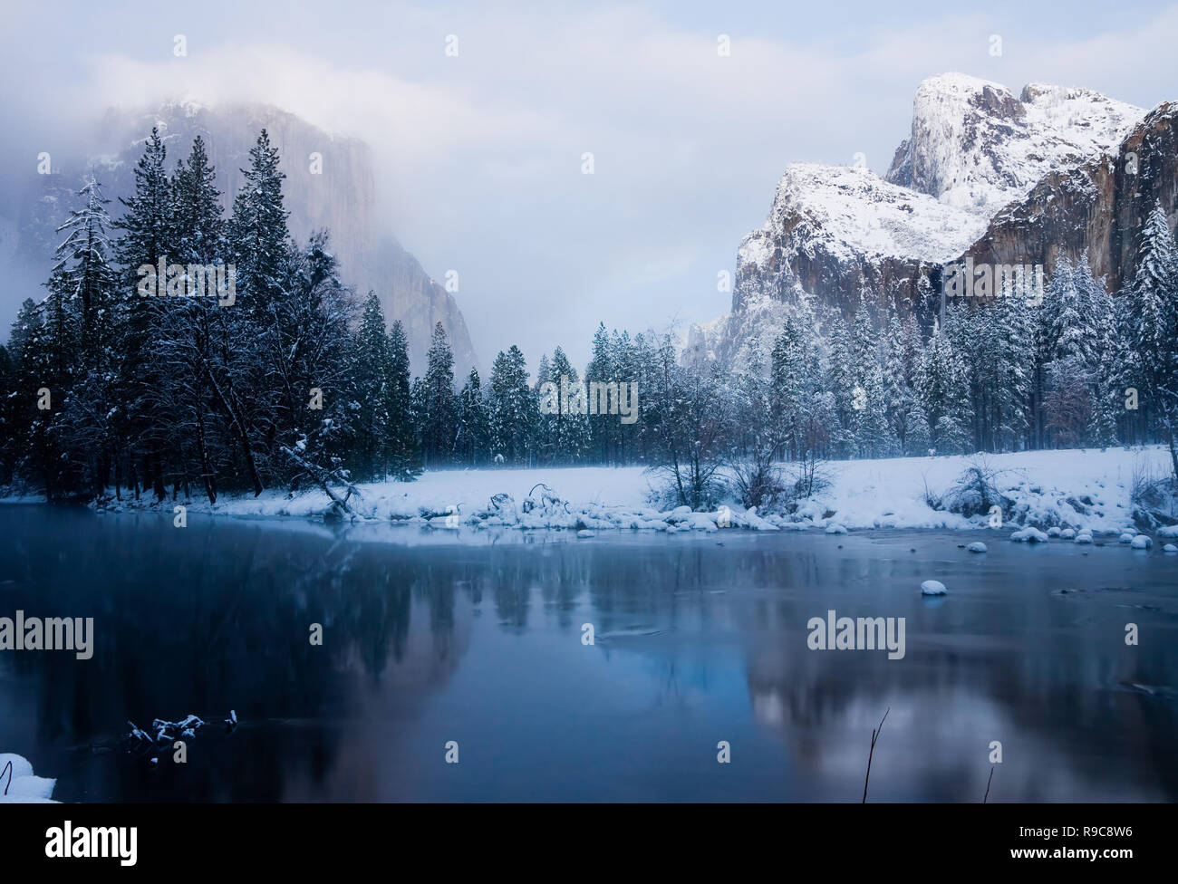 Winter landscape mountain yosemite hi-res stock photography and images ...