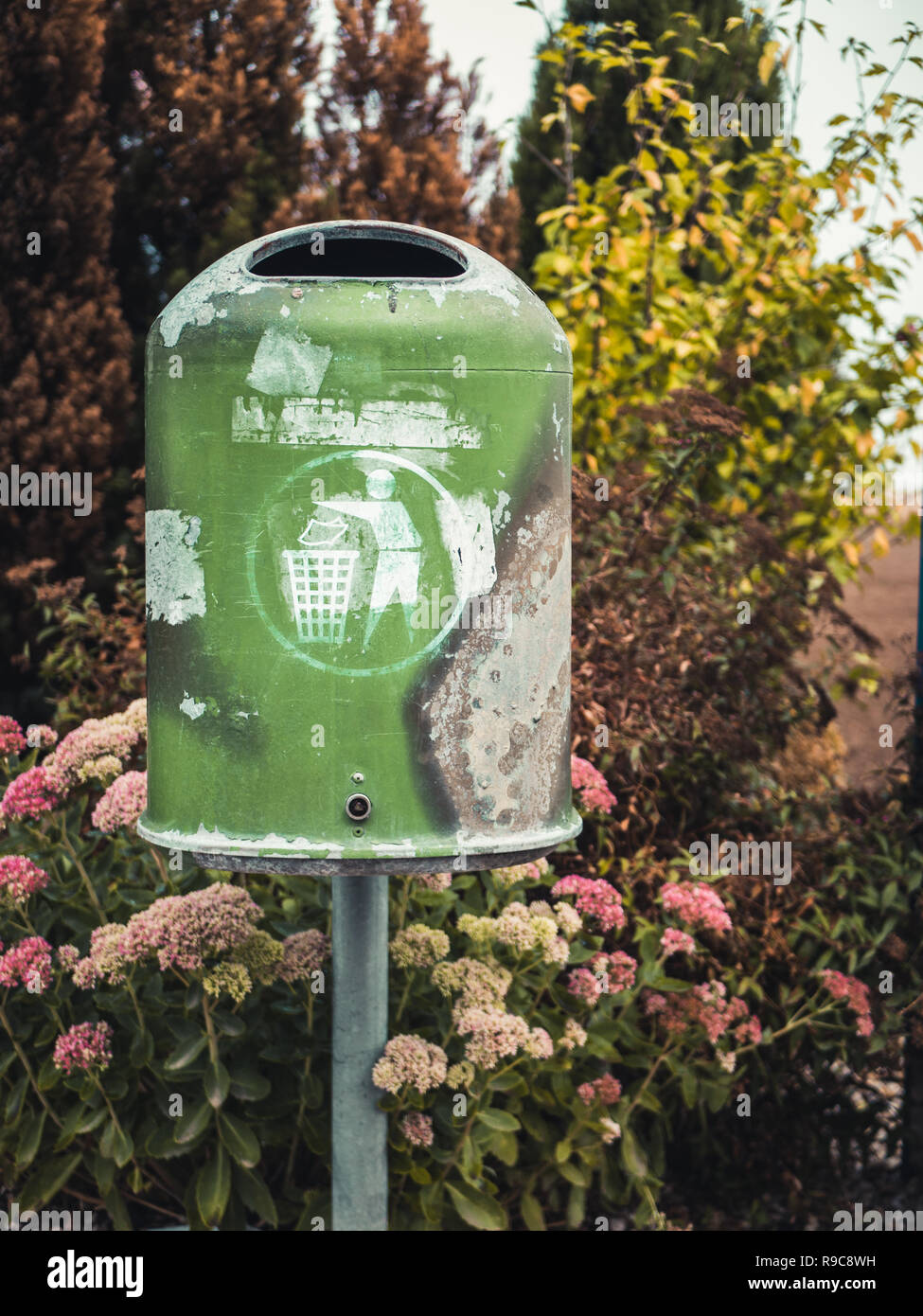 Garbage can close up shot hi-res stock photography and images - Alamy