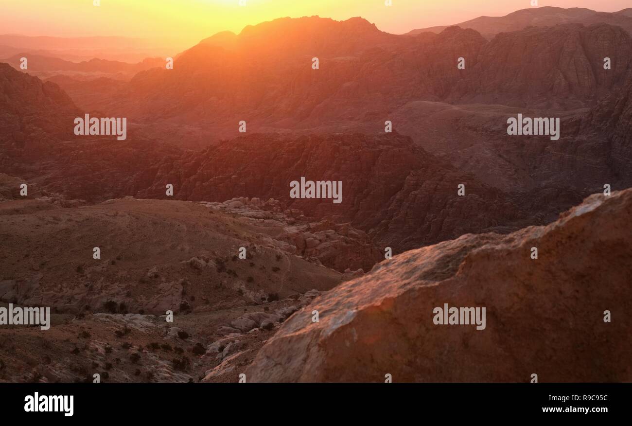Jordan petra desert hills hi-res stock photography and images - Alamy