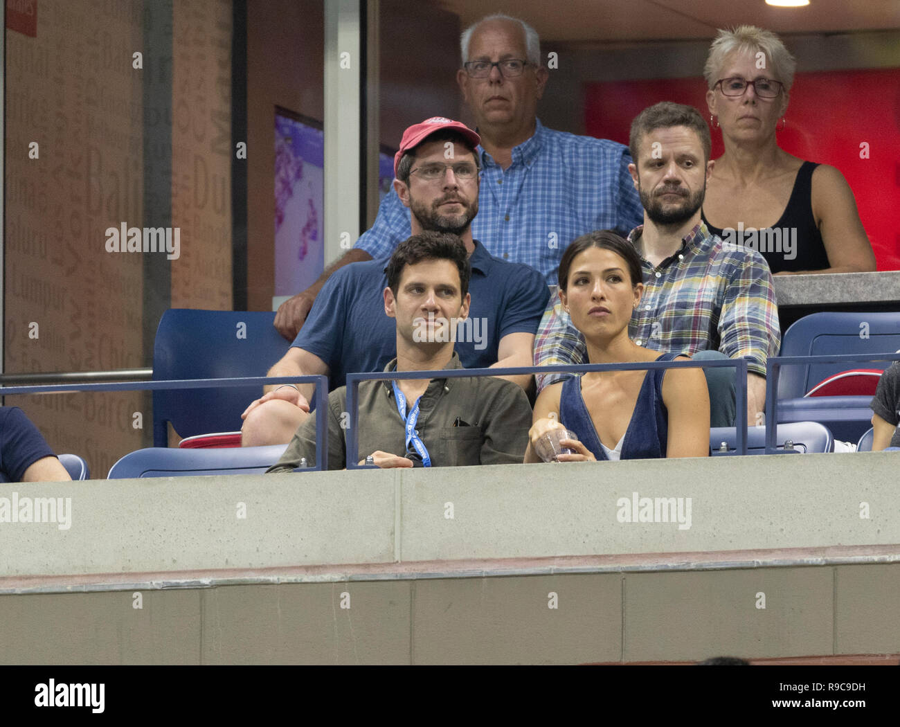 Justin bartha and lia smith hi-res stock photography and images - Alamy