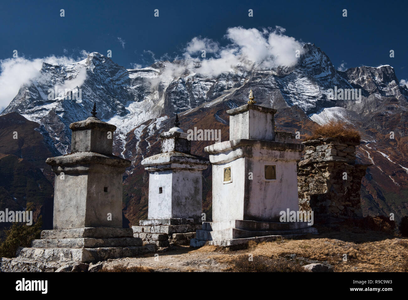 Chorten khumbu everest region nepal hi-res stock photography and images ...