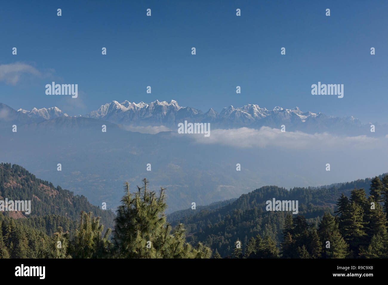 Mount Everest and the high Himalayas seen from the road to Salleri ...