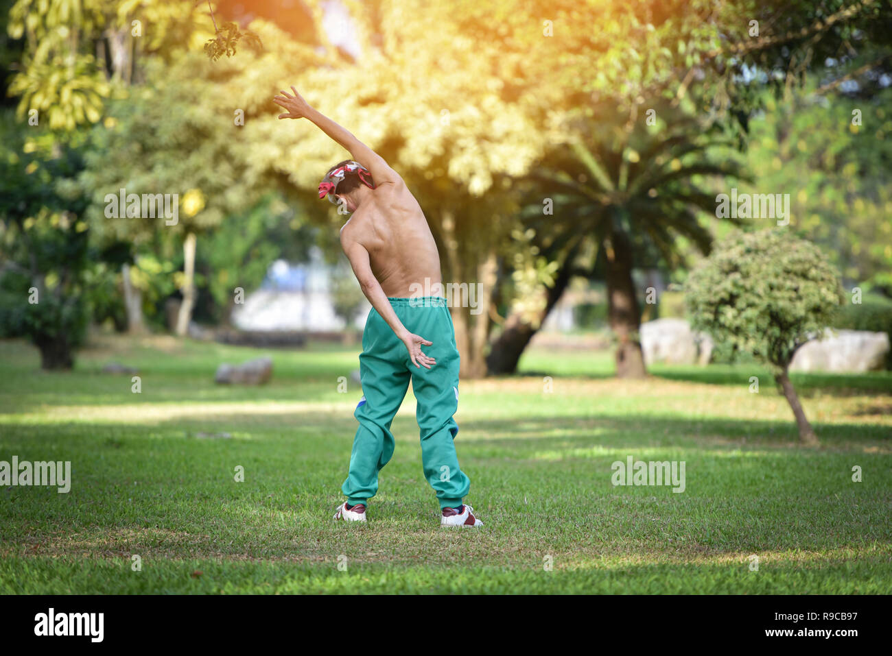 Old man exercise / The old man keep fit body exercise Stretch the ...