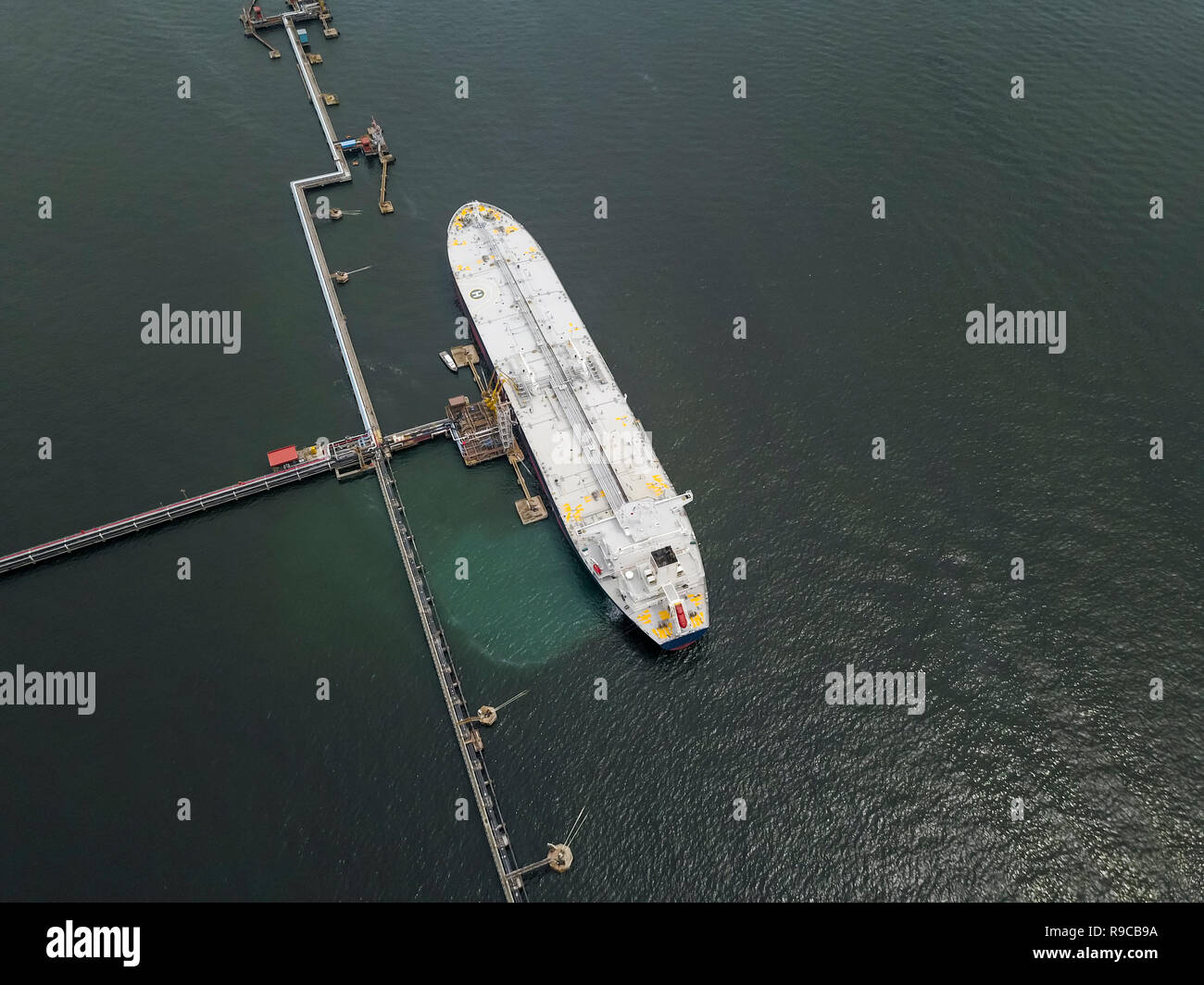 Tanker berth hi-res stock photography and images - Alamy