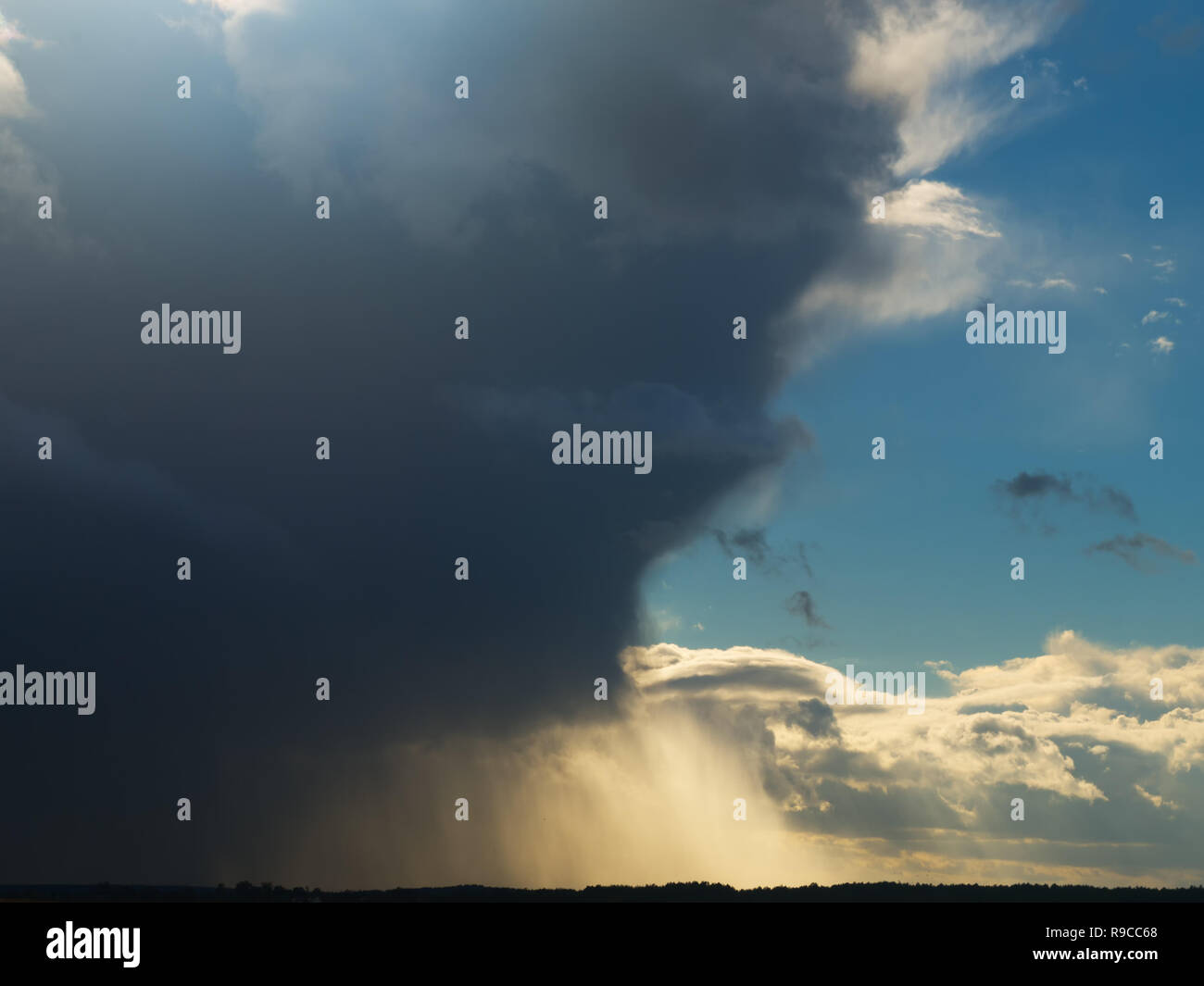 Looming thunderstorm hi-res stock photography and images - Alamy
