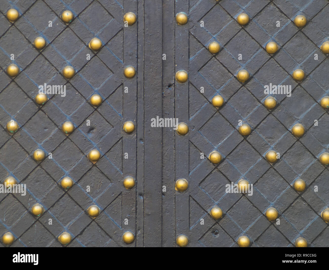 Ancient iron gates hi-res stock photography and images - Alamy