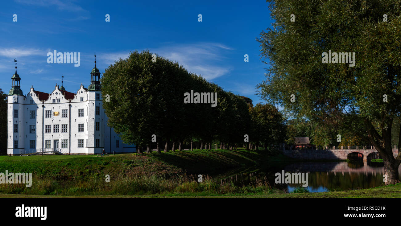 Schloss Ahrensburg, Ahrensburg, Schleswig-Holstein, Germany Stock Photo ...