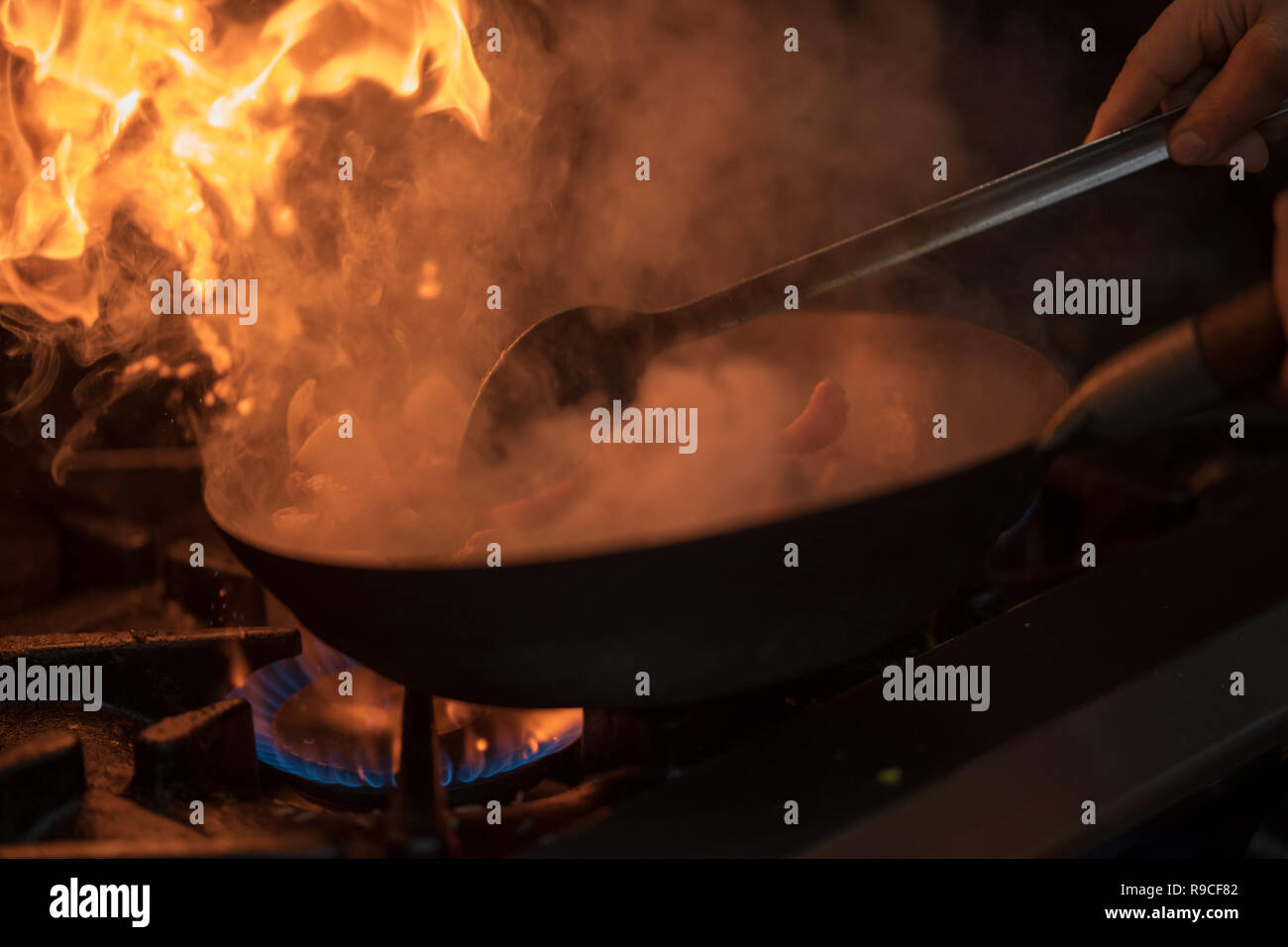 Wok flames hi-res stock photography and images - Alamy