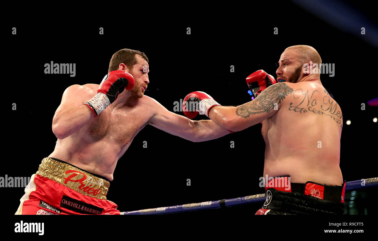 David Price (left) and Tom Little during the Heavyweight contest at the ...