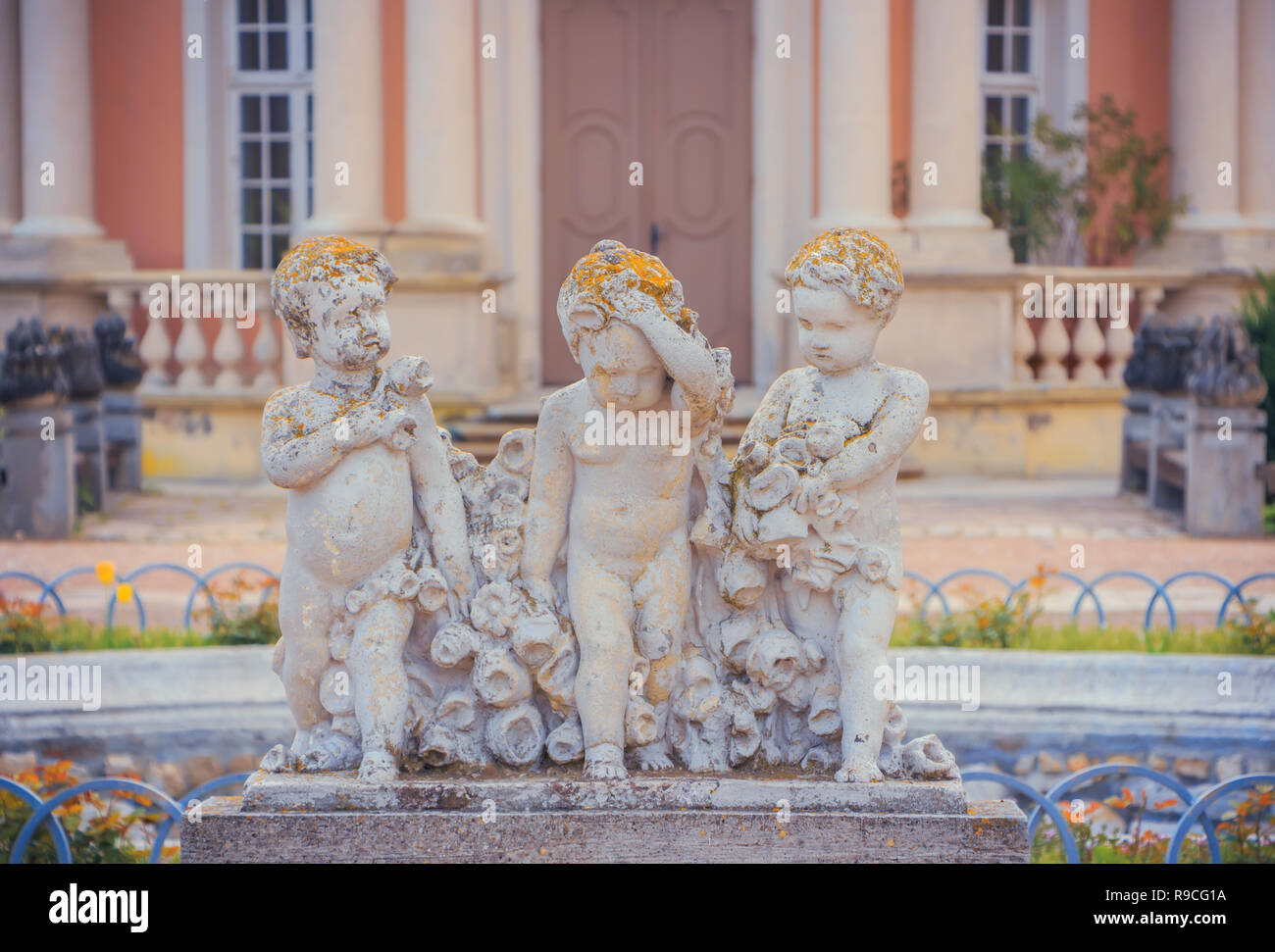 sculpture of three babies look like angels Stock Photo - Alamy