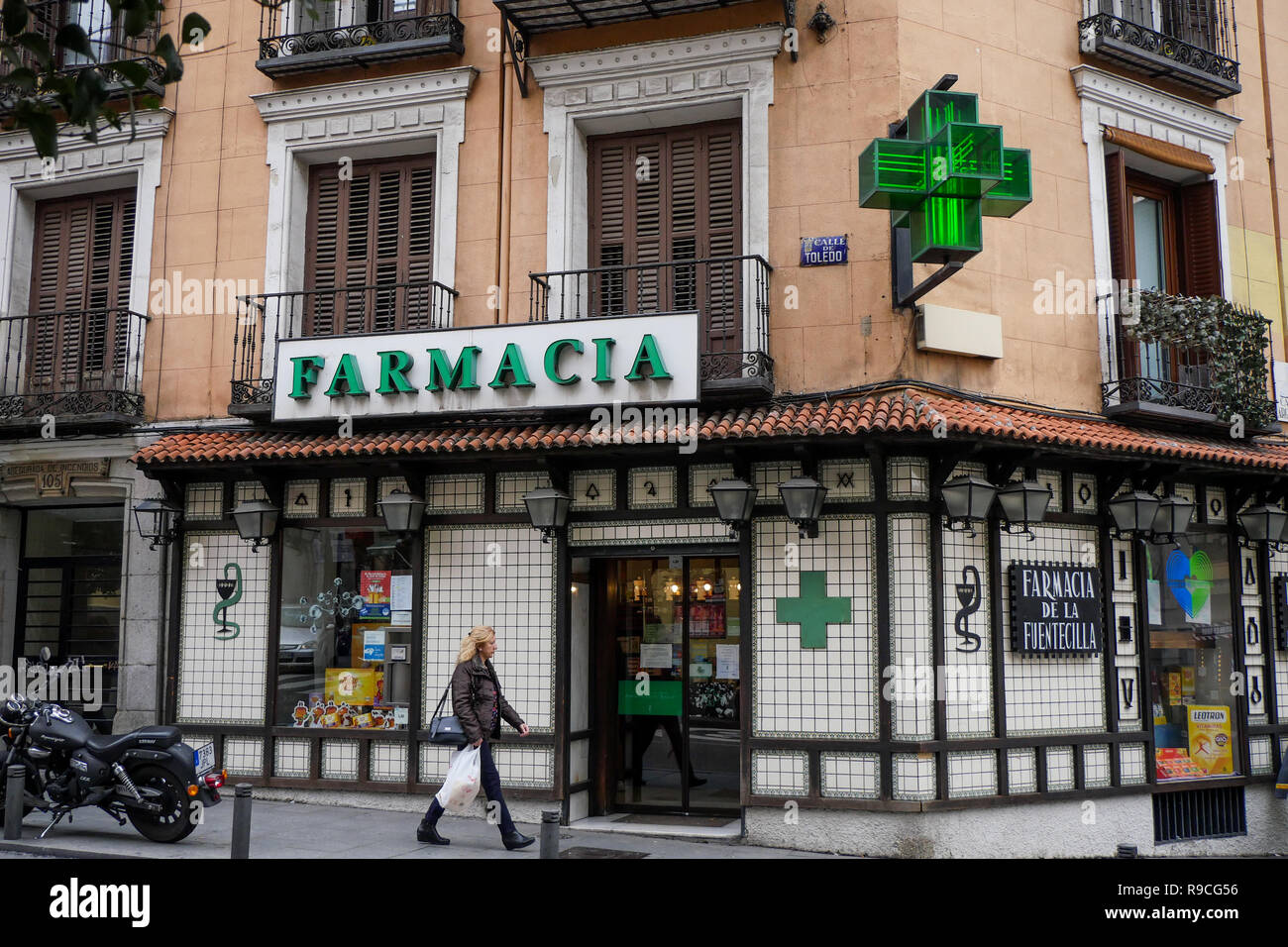 Pharmacy madrid spain High Resolution Stock Photography and Images - Alamy