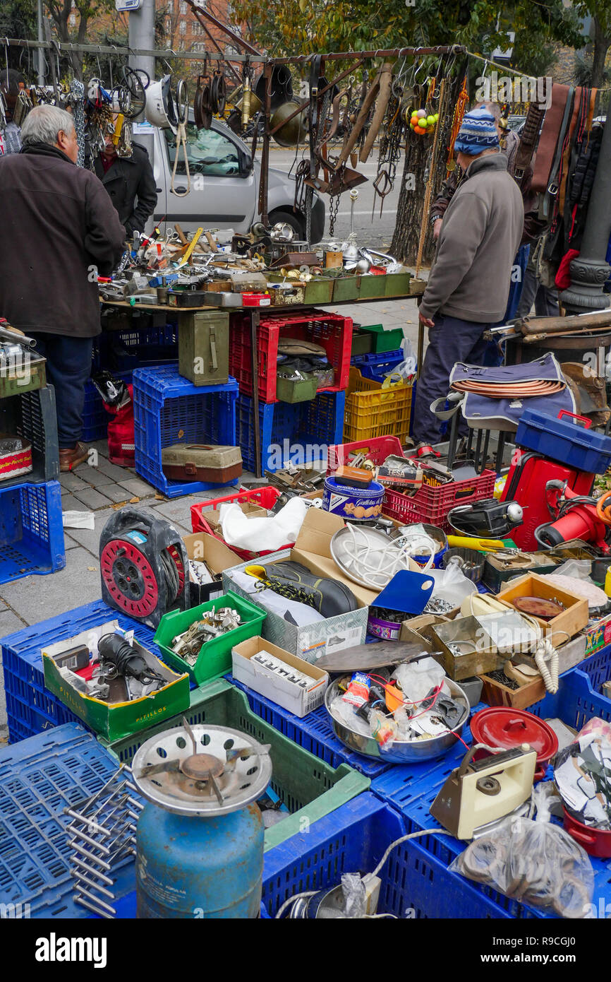 Flea market, El Rastro, Madrid, Spain Stock Photo - Alamy