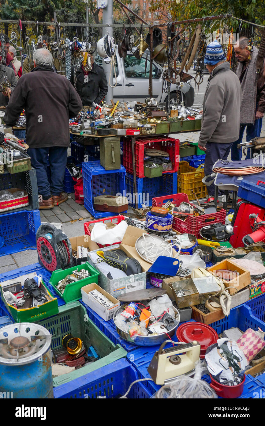 Flea market, El Rastro, Madrid, Spain Stock Photo - Alamy