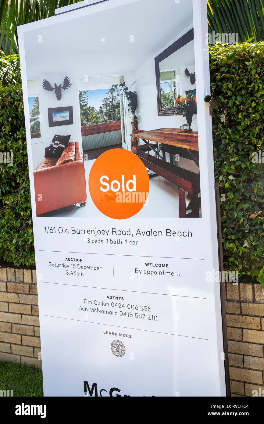 Home sold board hi-res stock photography and images - Alamy